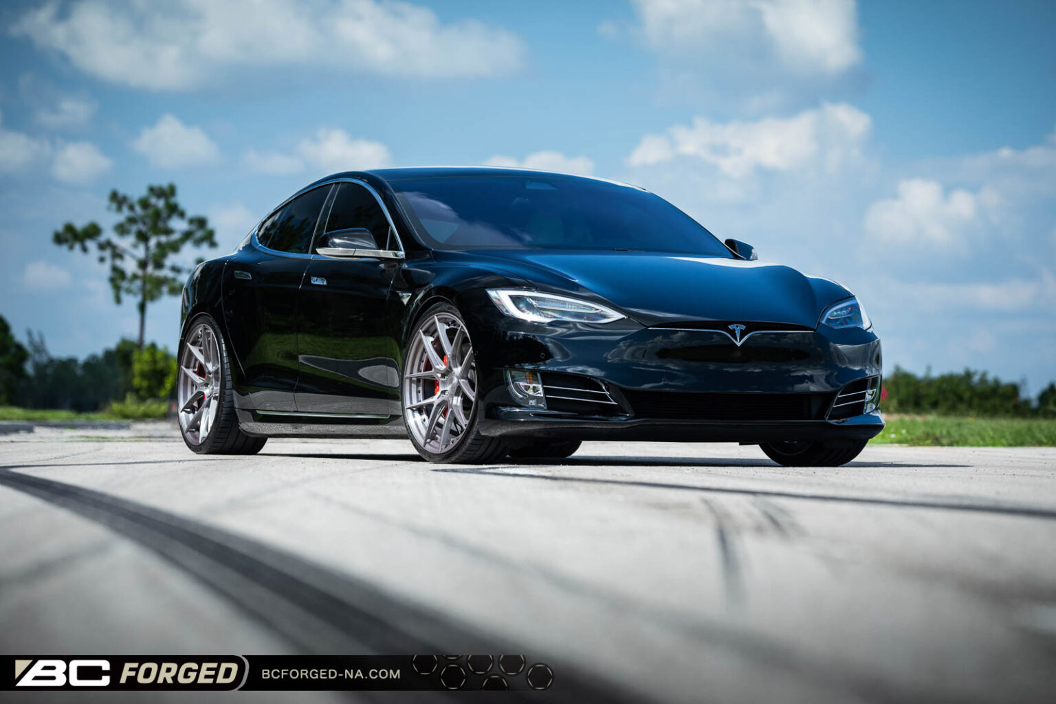 Kevin's 2022 Tesla Model S - 22" HCA381S - BC Forged NA
